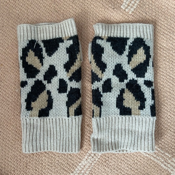 Accessories | Nwot Fingerless Leopard Mittens One Size | Poshmark